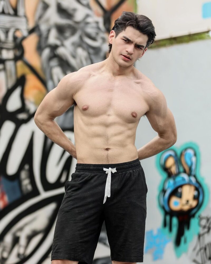 Bruce Roeland Is Summer Hot – RDDANTES